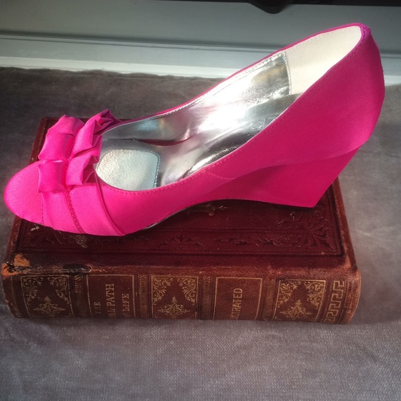 R.S.V.P | Shoes | Fuchsia Wedge Peep Toe Heels Nwot | Poshmark
